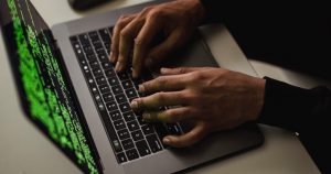 Mengenal Worm: Pengertian, Cara Kerja, dan Jenisnya - IDCloudHost